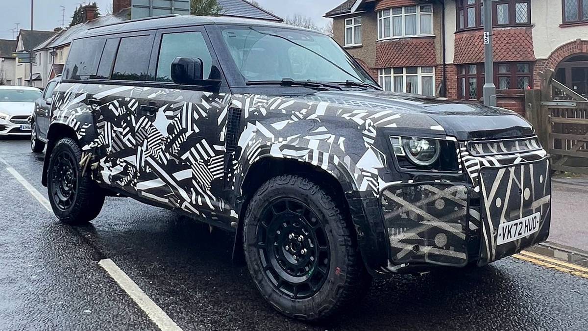 Hardcore Land Rover Defender SVR Spied With Big Arches