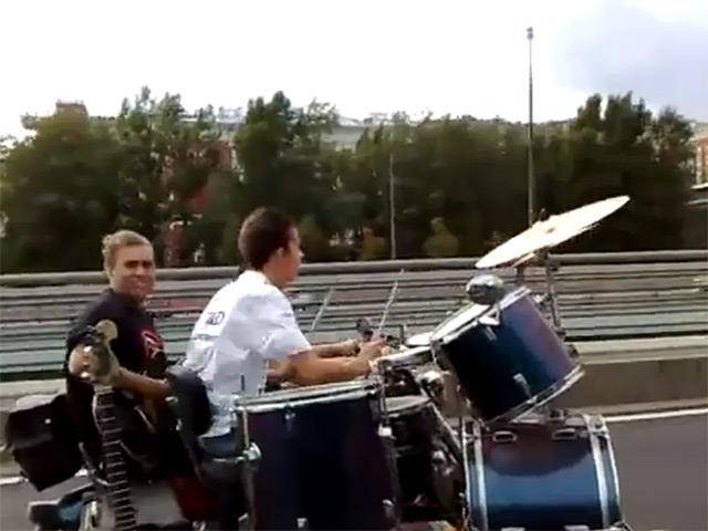 Video: Russian Motorcycle Band on Wheels Takes their Performance to the ...