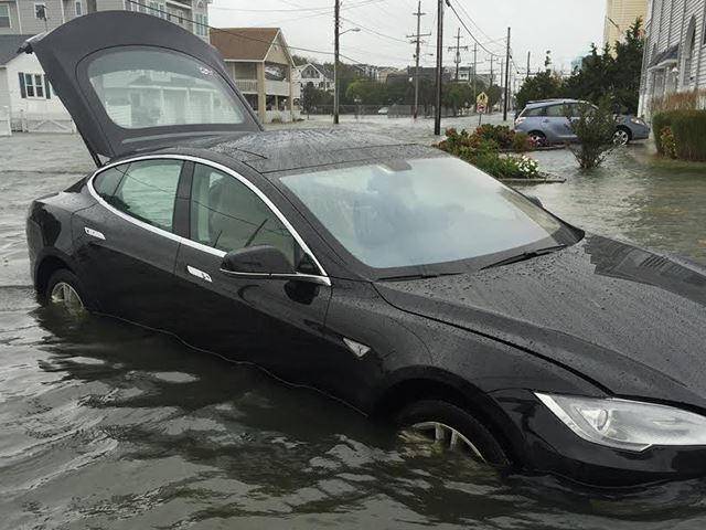 Tesla Driver Accidentally Discovers That The Model S Can Float In Water