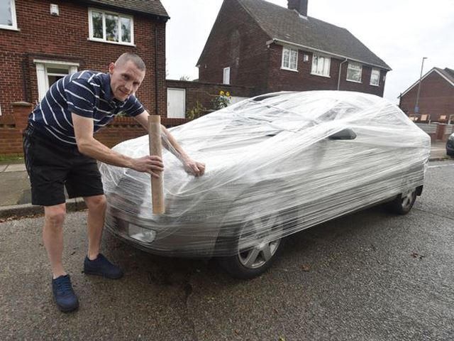 Guy Wraps Stranger's Car In Plastic For Parking Outside His House