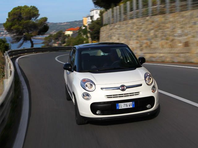 Fiat 500L Debuts with World's First In-Car Espresso Maker