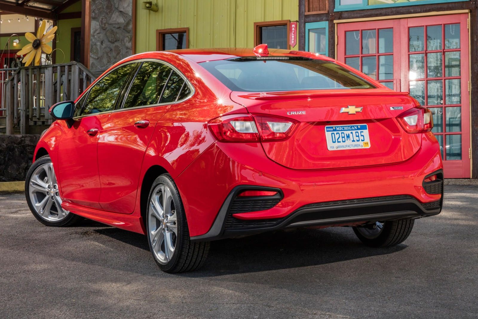 2018 Chevrolet Cruze Sedan Exterior Photos