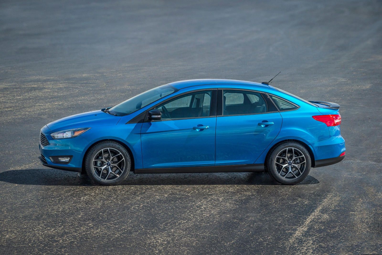 2018 Ford Focus Sedan Exterior Photos