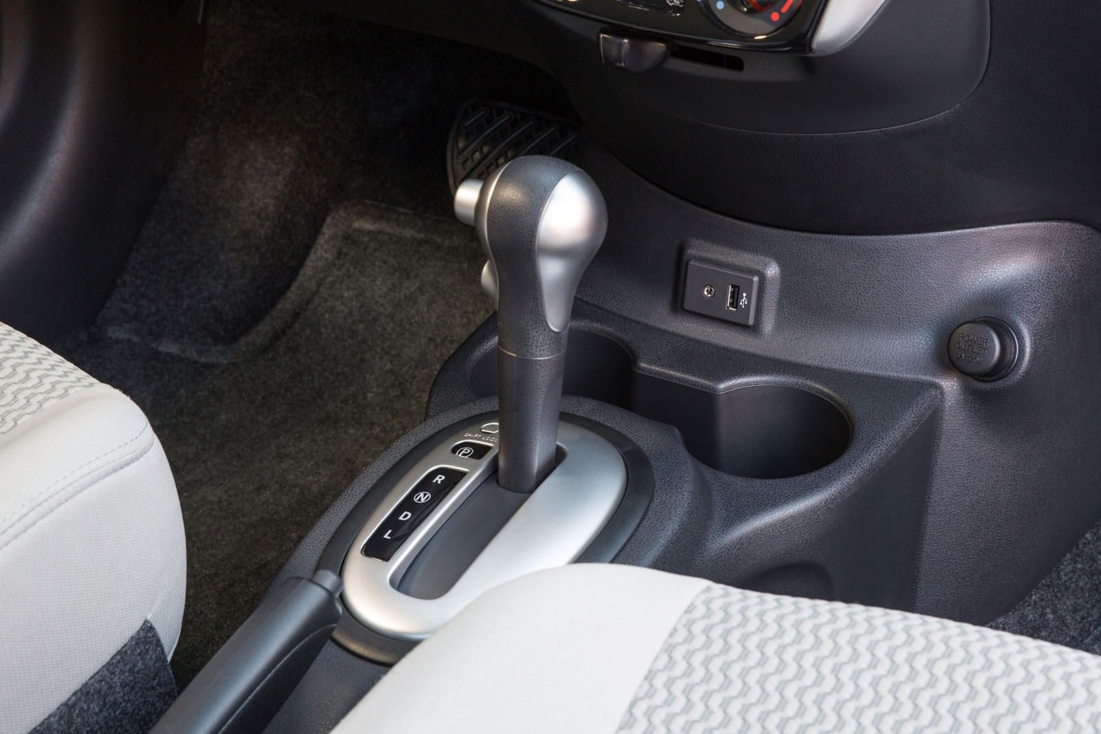 2017 Nissan Versa Note Interior Photos