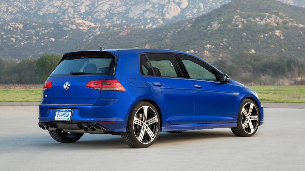 2016 Volkswagen Golf R Pricing, Photos & Specs