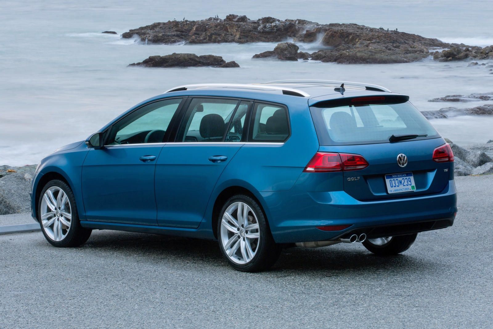 2017 Volkswagen Golf SportWagen Review, Pricing, Photos, and Specs