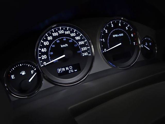 2011 Jeep Commander Overview