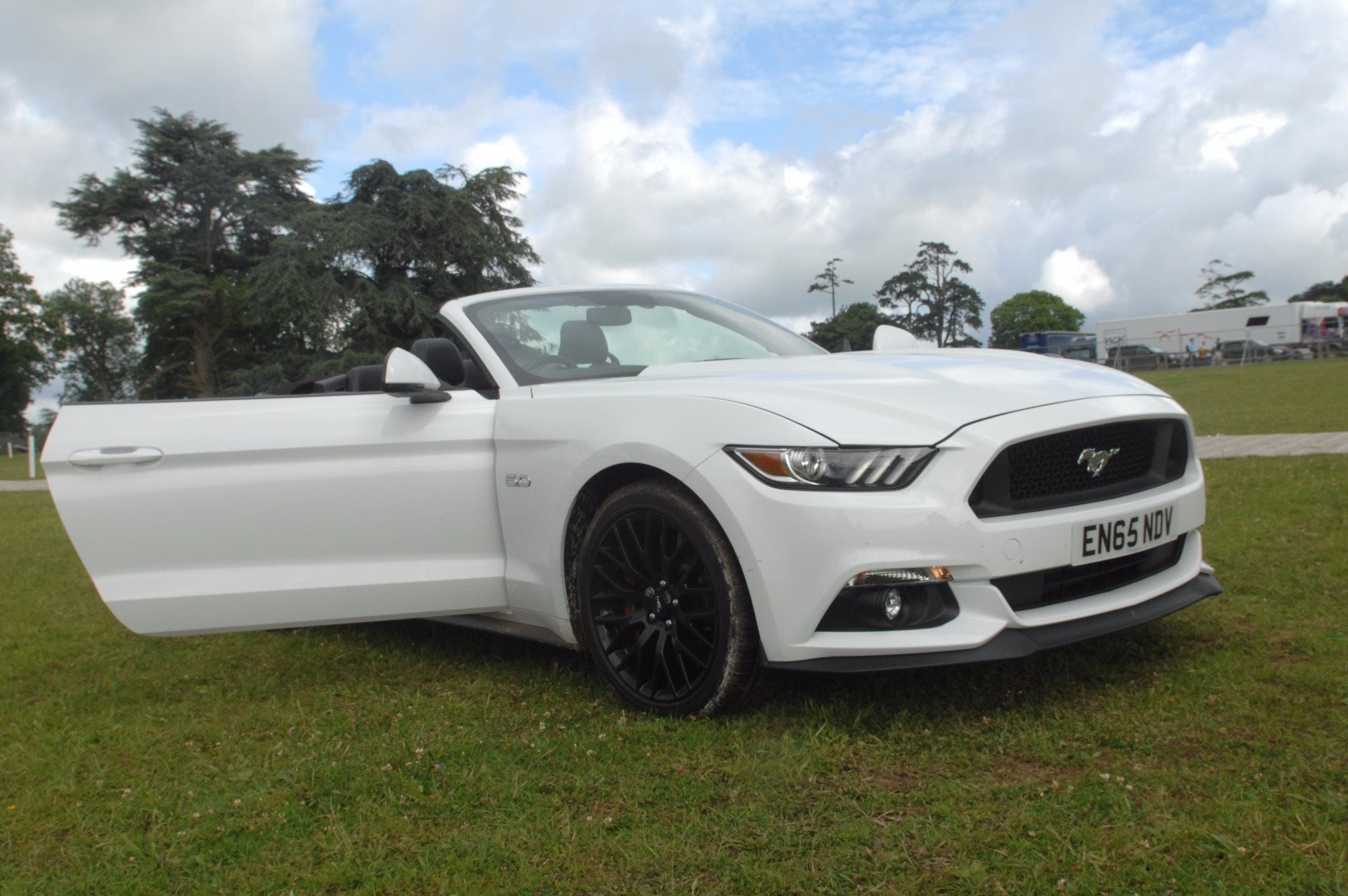 2016 Ford Mustang Convertible Pricing, Photos & Specs