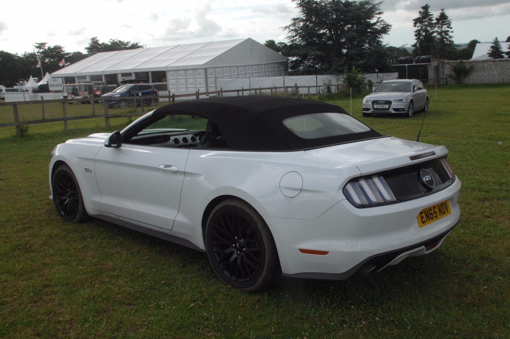 2016 Ford Mustang Convertible Pricing, Photos & Specs