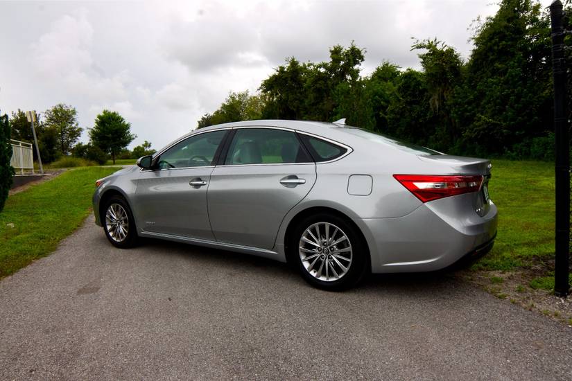 2017 Toyota Avalon Pricing, Photos & Specs