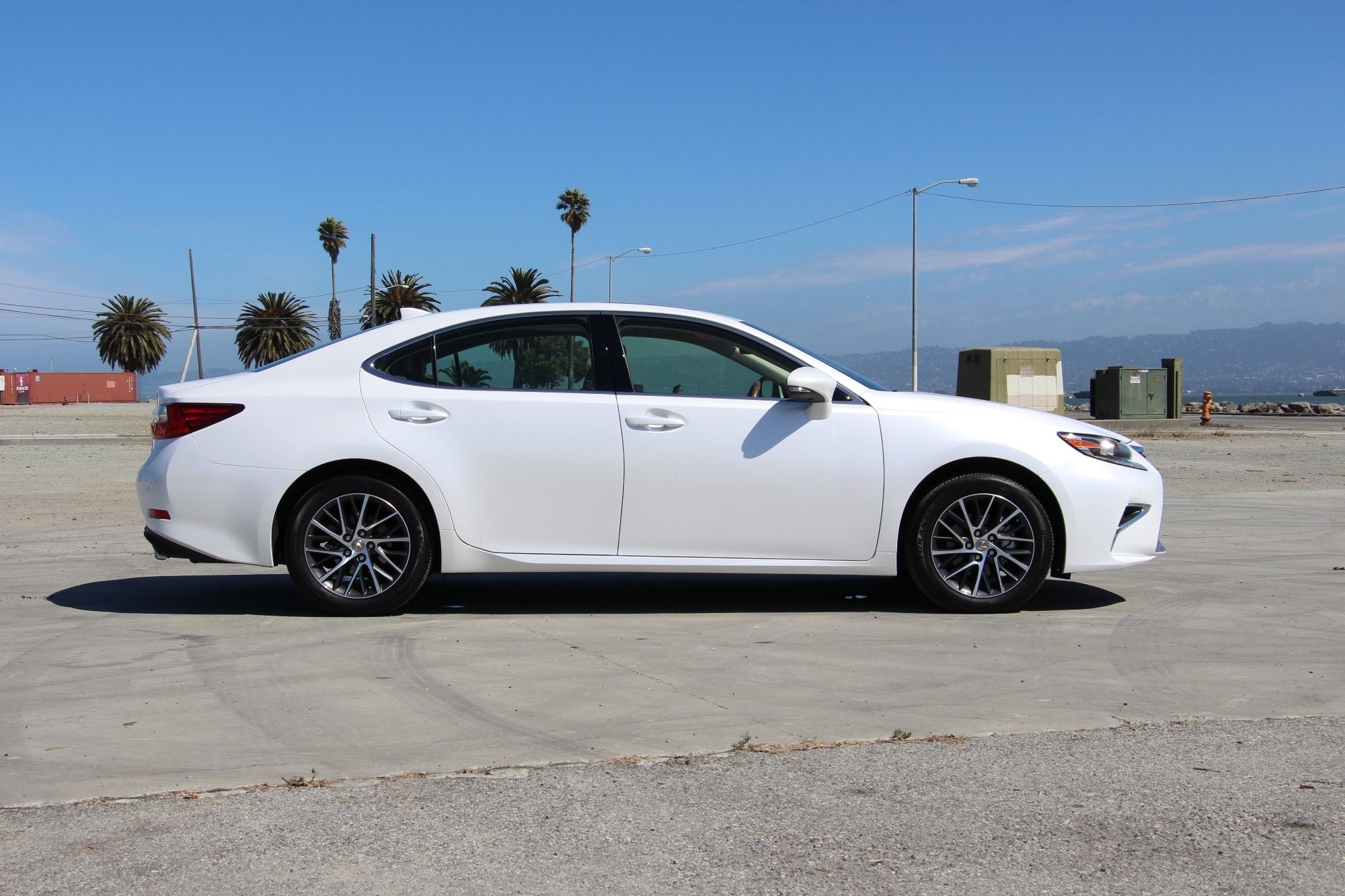 2016 Lexus ES - Review | CarBuzz