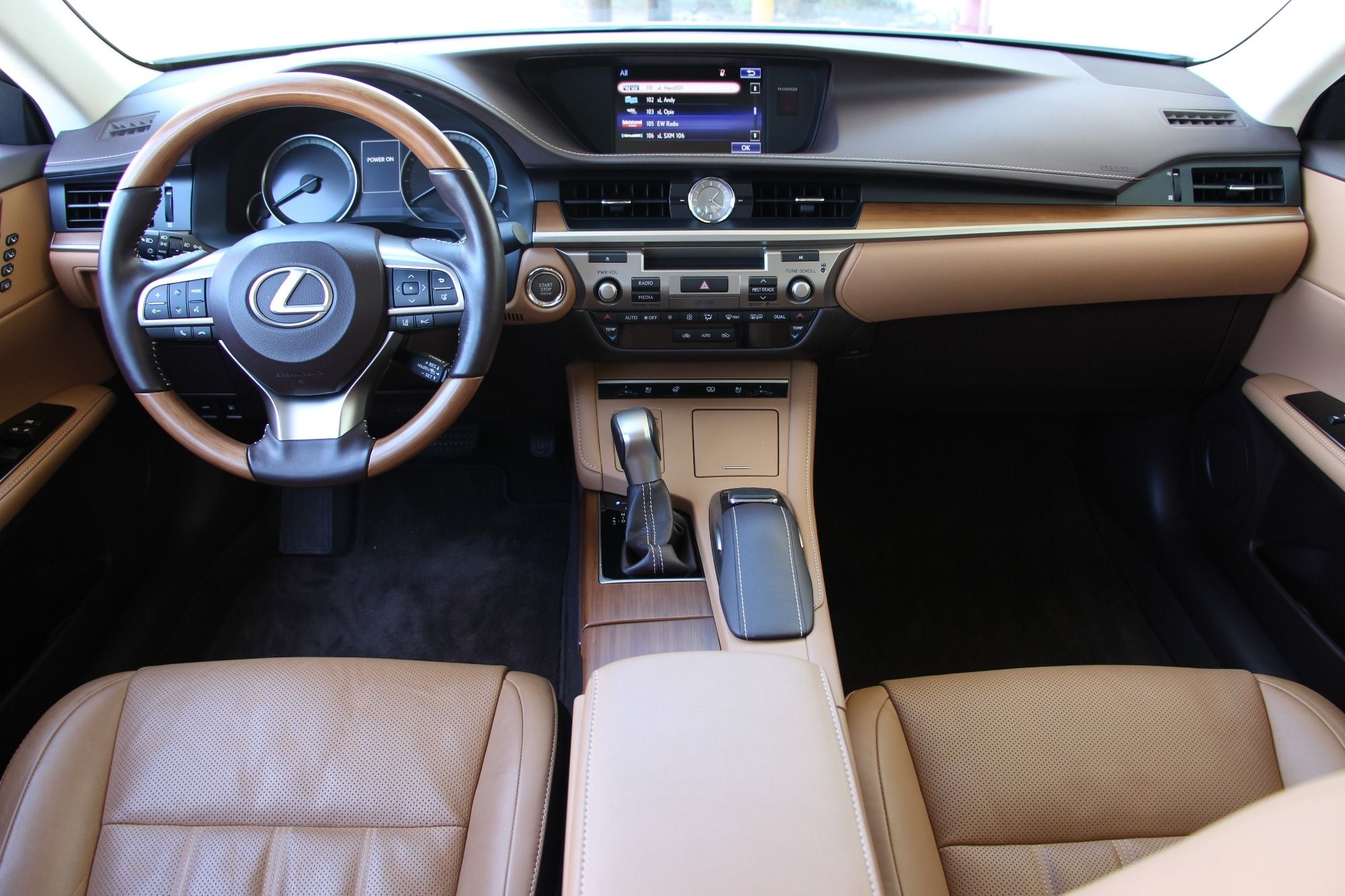2016 Lexus ES - Review | CarBuzz