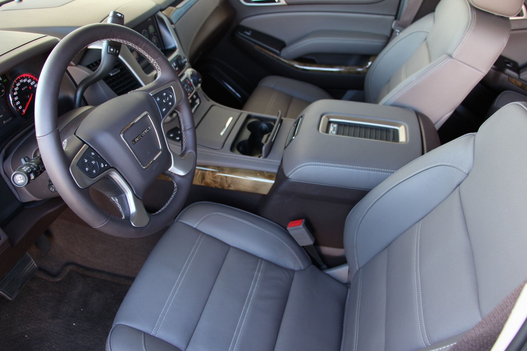 2016 GMC Yukon XL Pricing, Photos & Specs