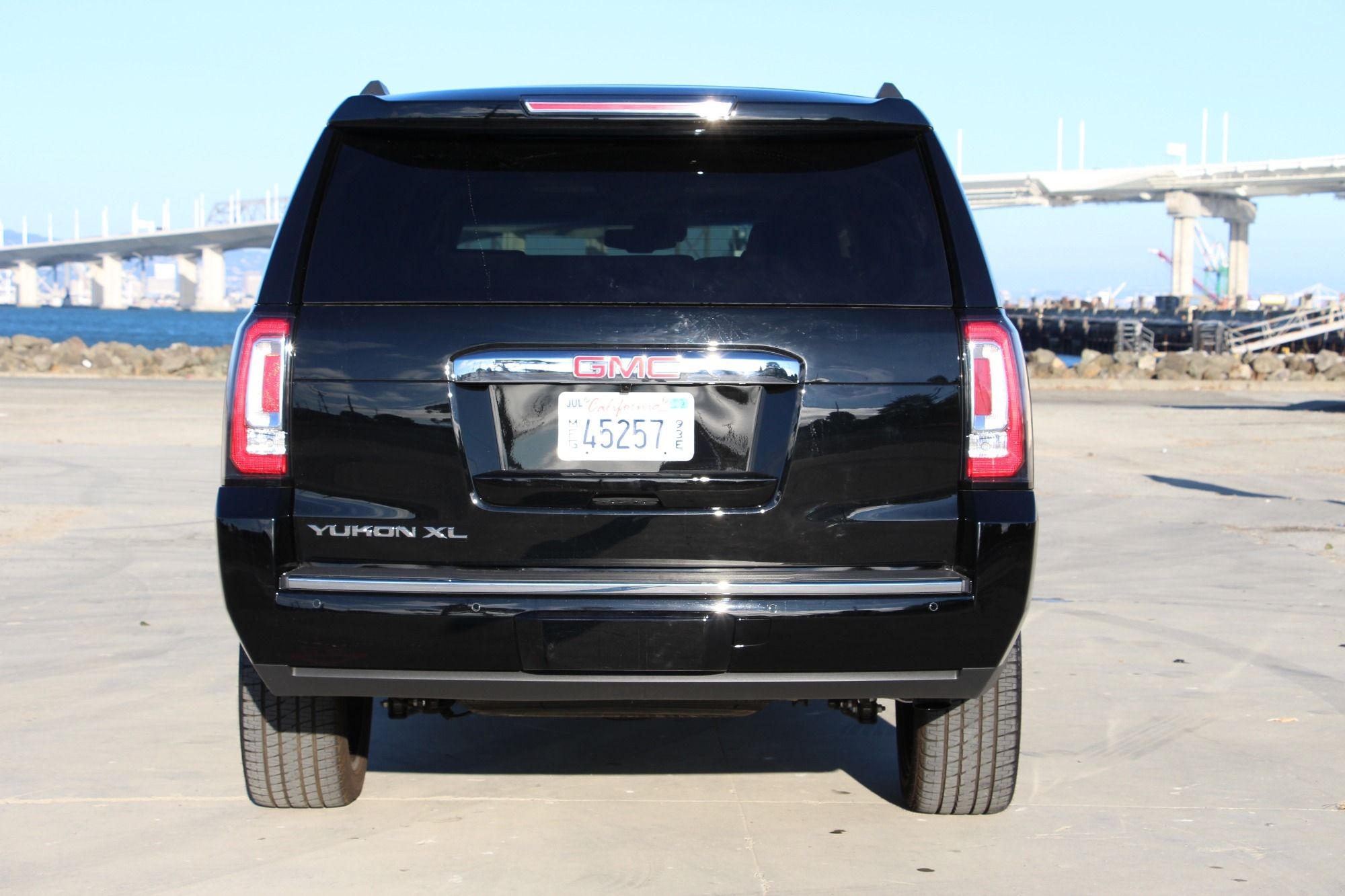 2016 GMC Yukon XL Pricing, Photos & Specs