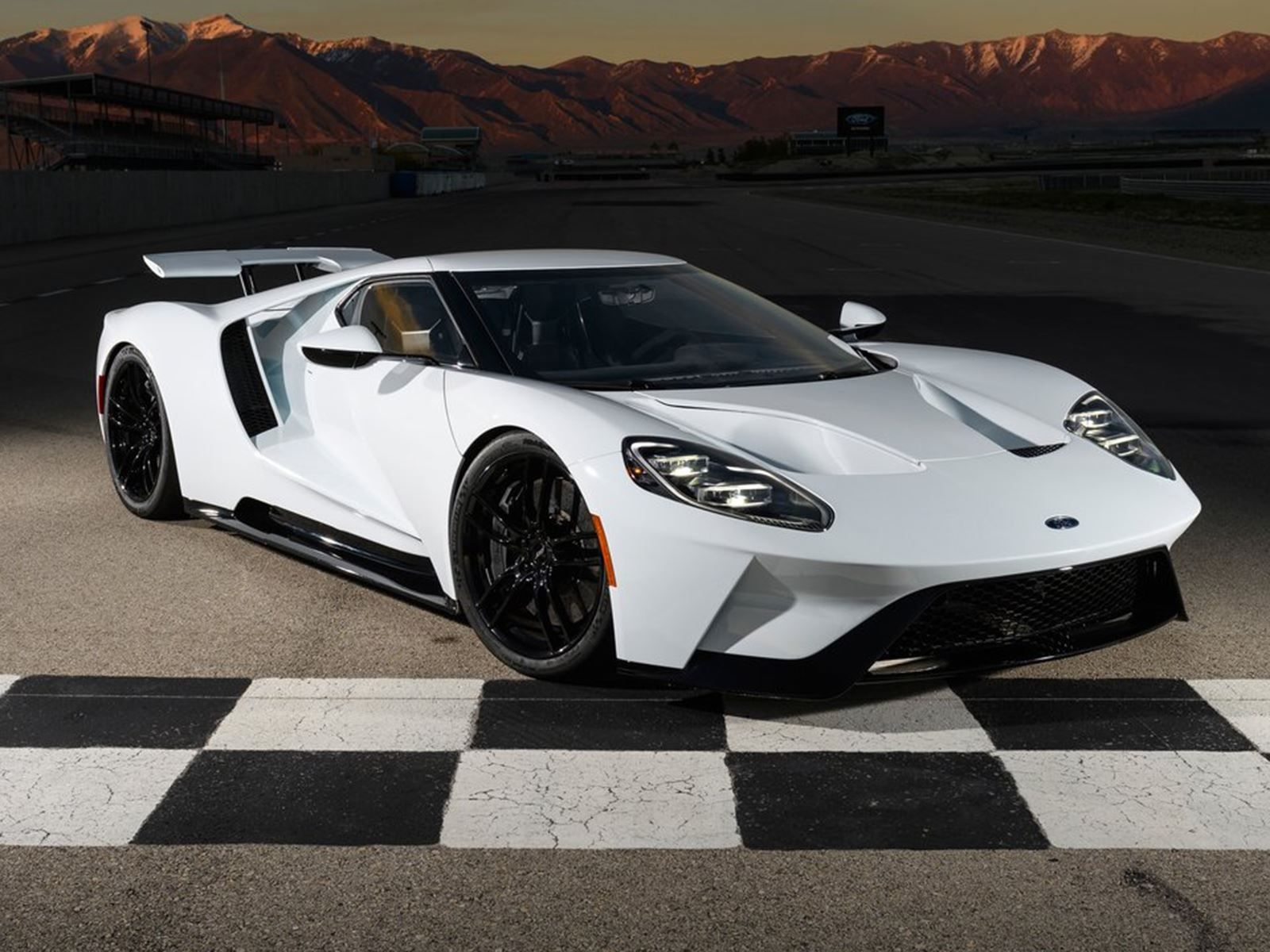 5 Amazing Supercars That Took 2017 By Storm