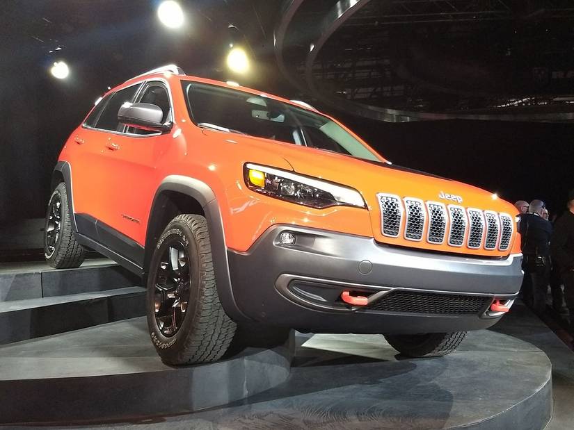 2019 Jeep Cherokee Debuts In Detroit With Fresh Face And Wrangler Engine