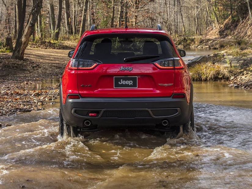 2019 Jeep Cherokee Debuts In Detroit With Fresh Face And Wrangler Engine