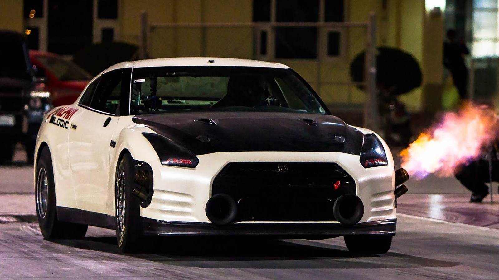 Watch The World's Fastest Nissan-GTR Sets A New Quarter-Mile Record