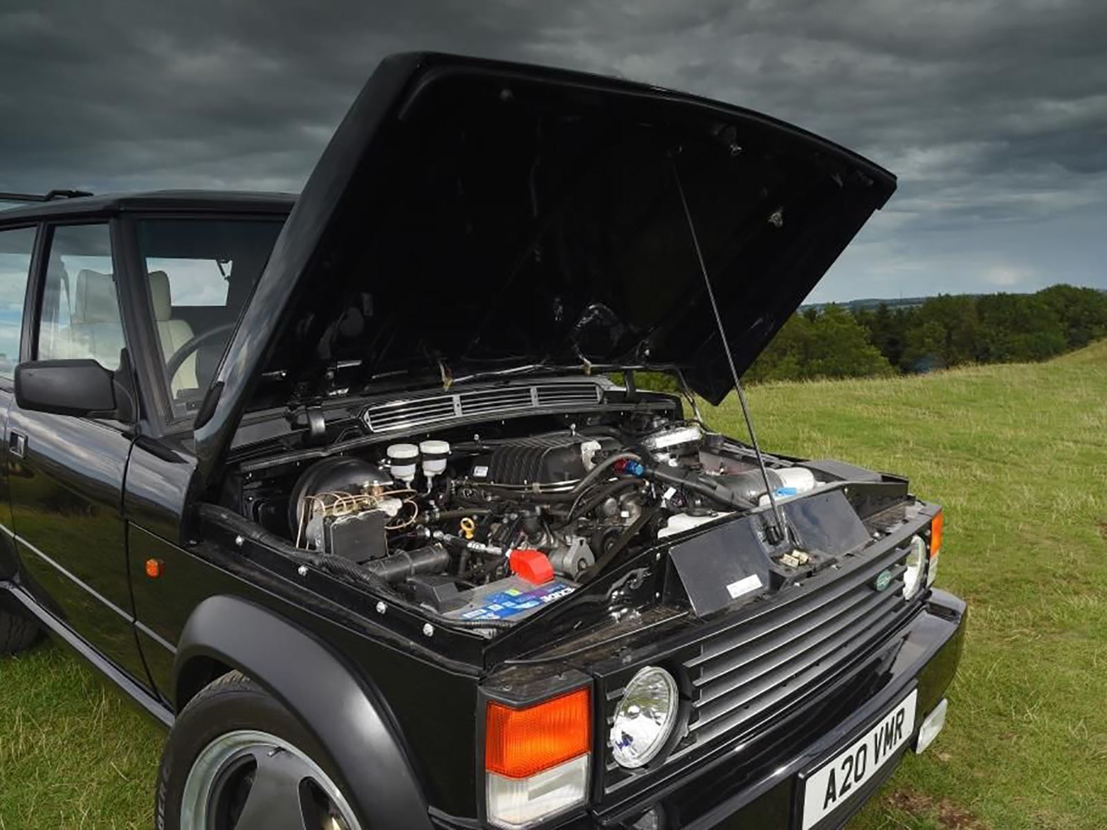 Range Rover Restomod Packs Supercharged Cadillac V8