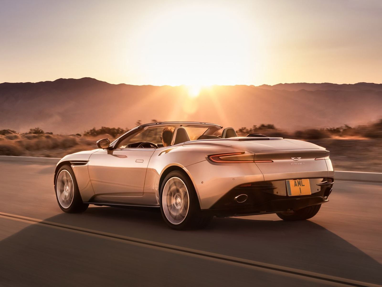 5 Stunningly Sexy Convertibles For A Valentine's Day Getaway