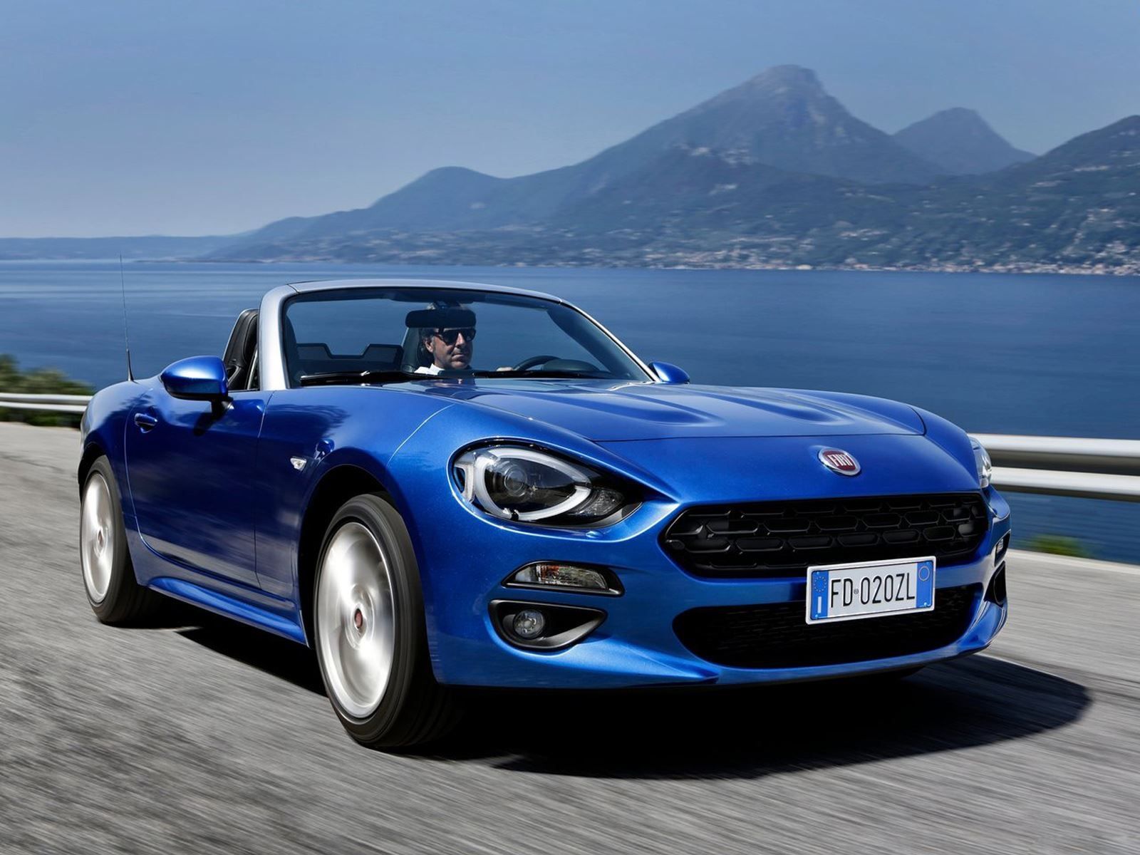 5 Stunningly Sexy Convertibles For A Valentine's Day Getaway