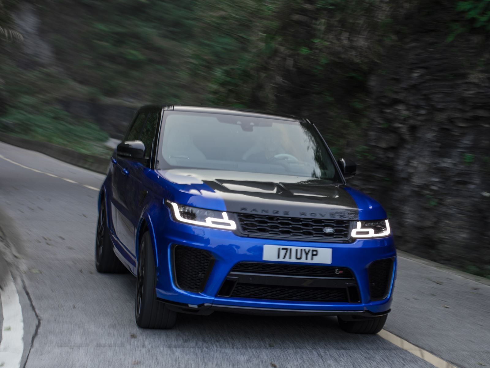 Watch The Range Rover Sport SVR Outperform A Ferrari 458 Italia
