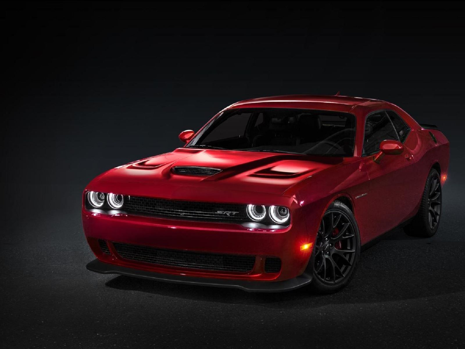 Dodge Challenger Showdown: Hellcat vs Demon