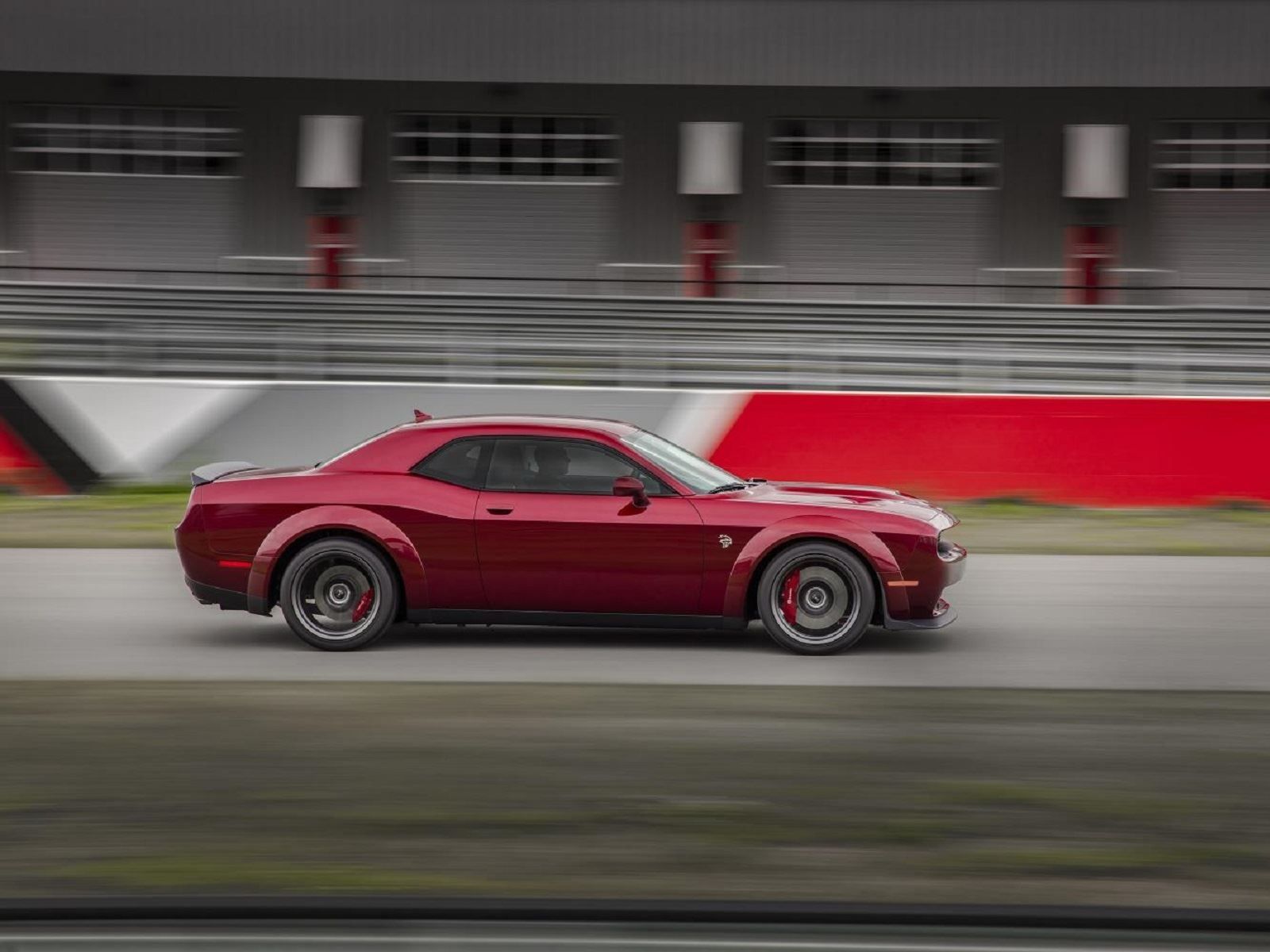 Dodge Challenger Showdown: Hellcat vs Demon