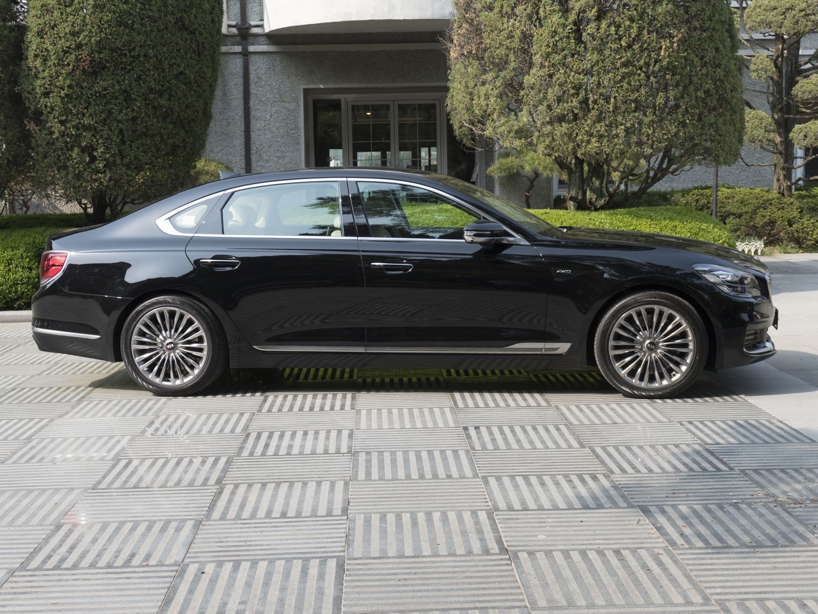 2019 Kia K900 First Drive Review: Proof Kia Can Mix It With The Big Boys