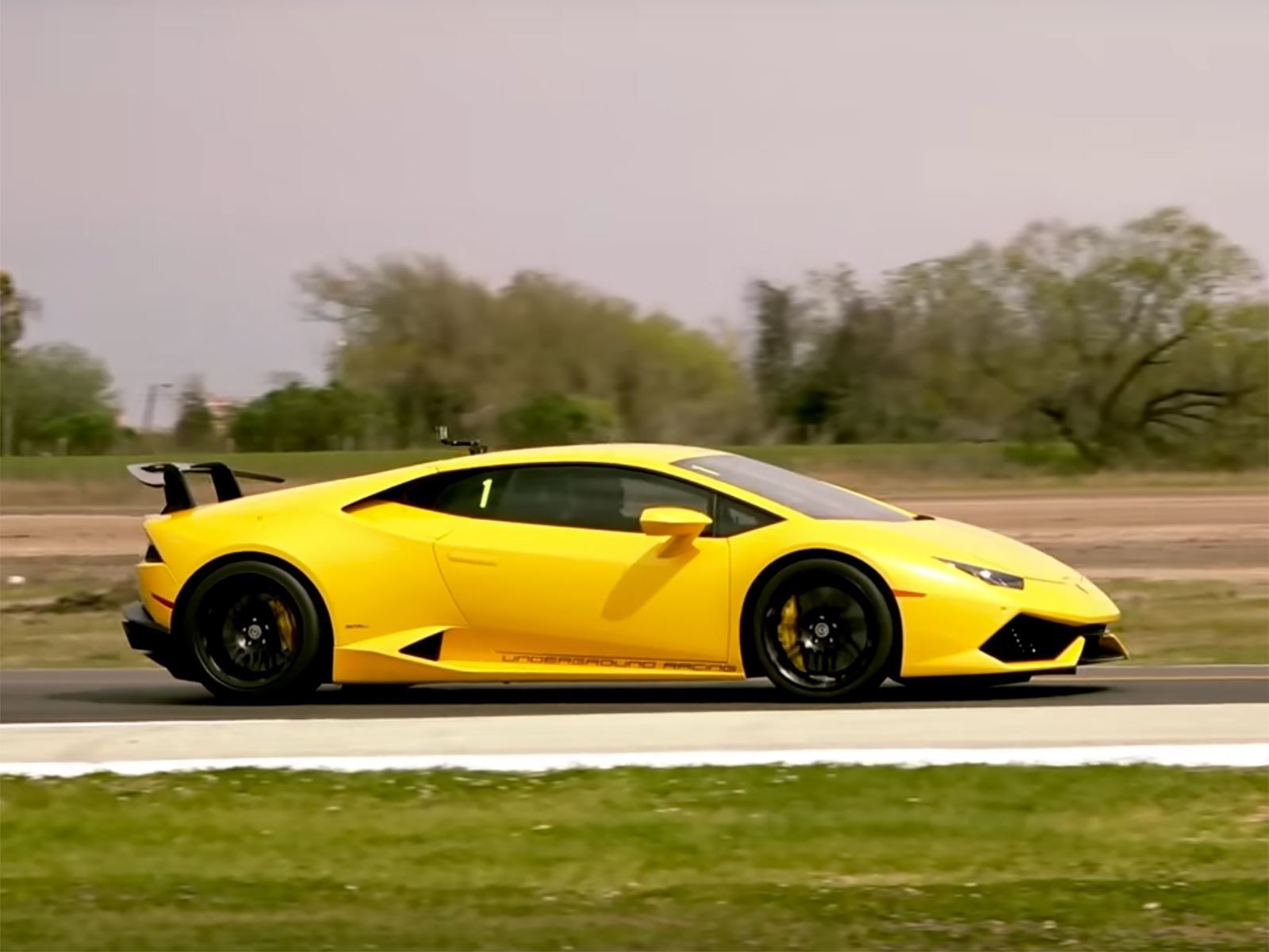 3500-HP Lamborghini Huracan Hits 230 MPH In Half-Mile Run