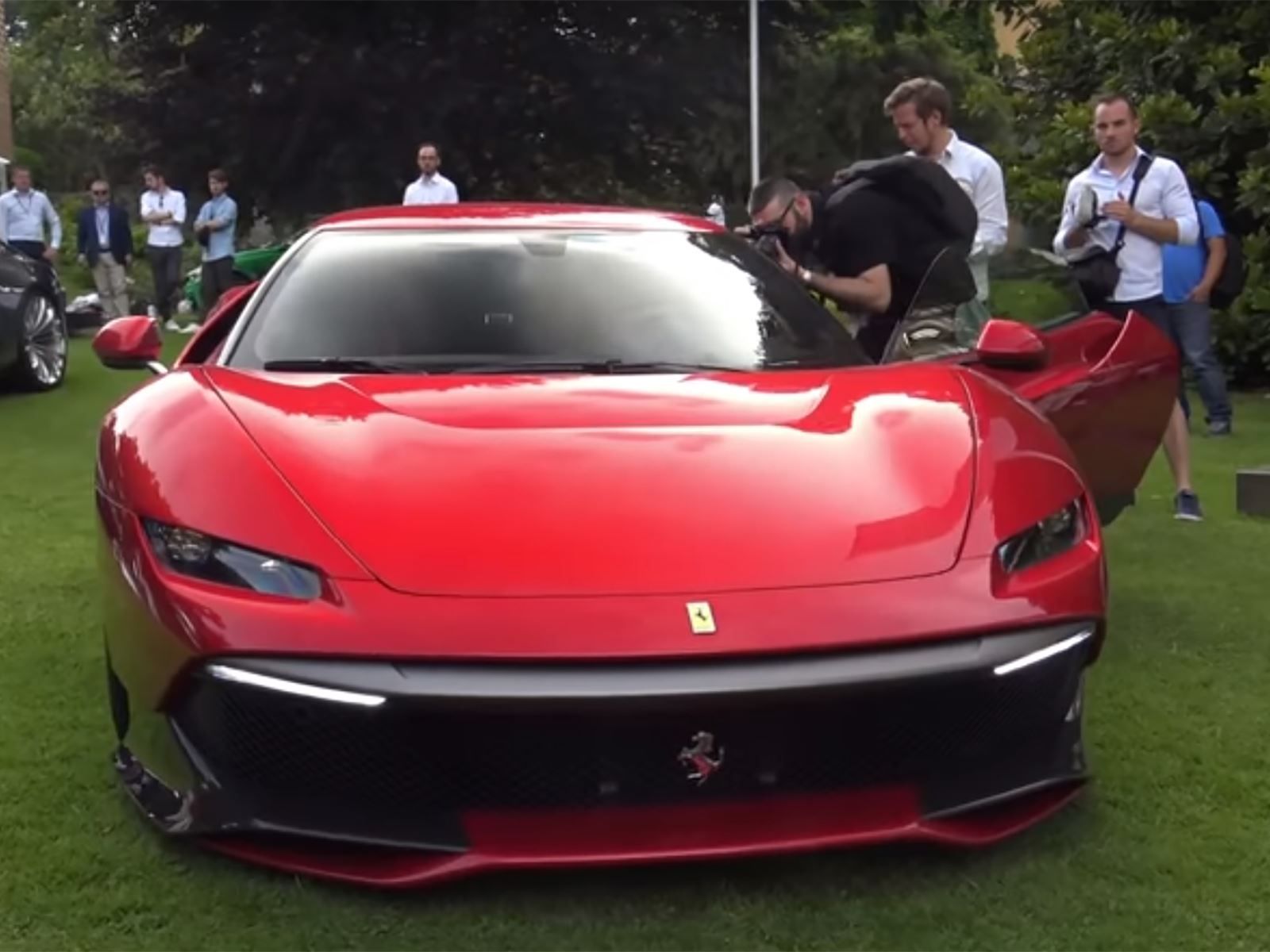 Ferrari F40-Inspired SP38 Looks Stunning As A Spider