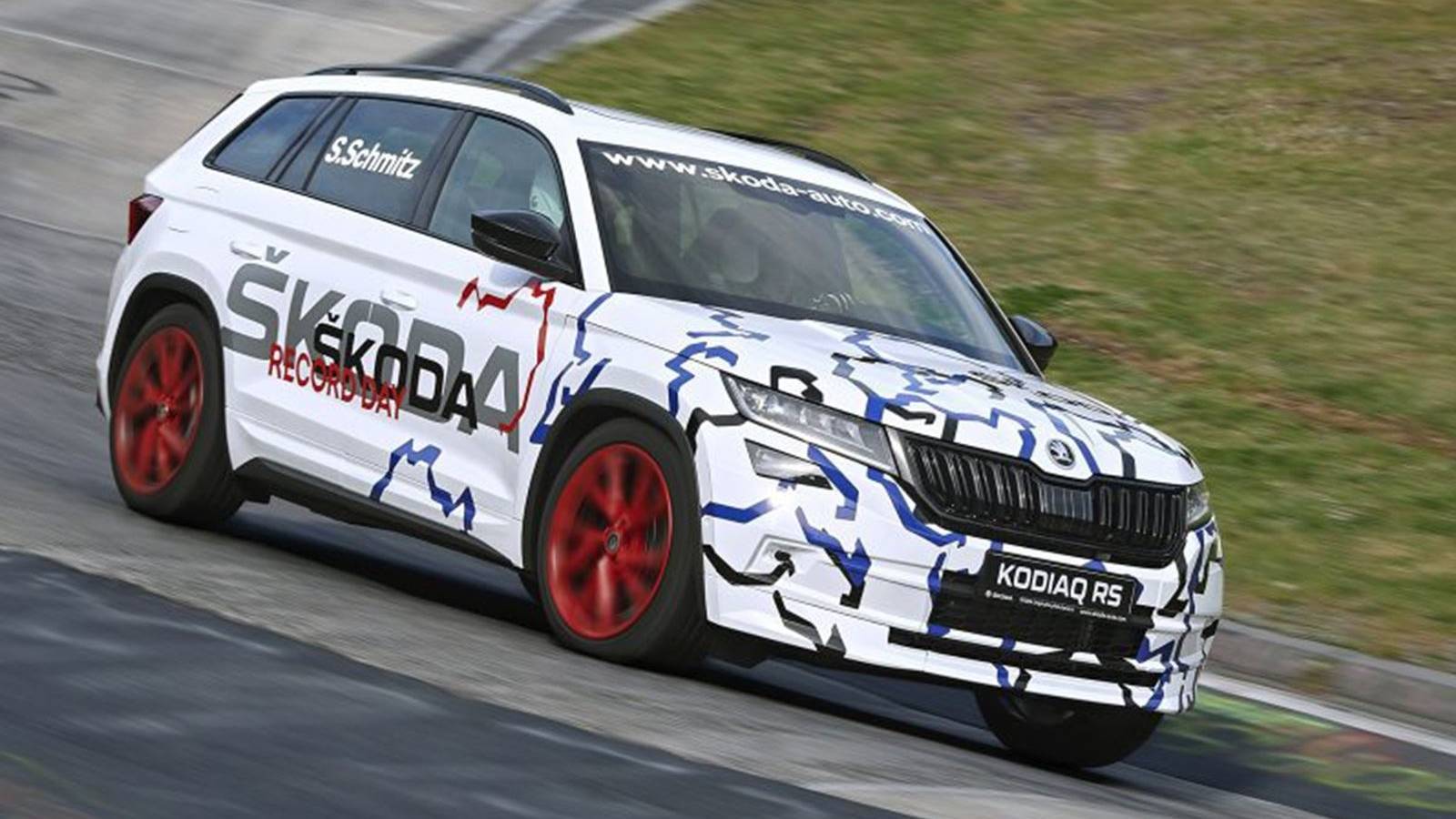 This Is The Fastest 7-Seater To Ever Lap The Nurburgring