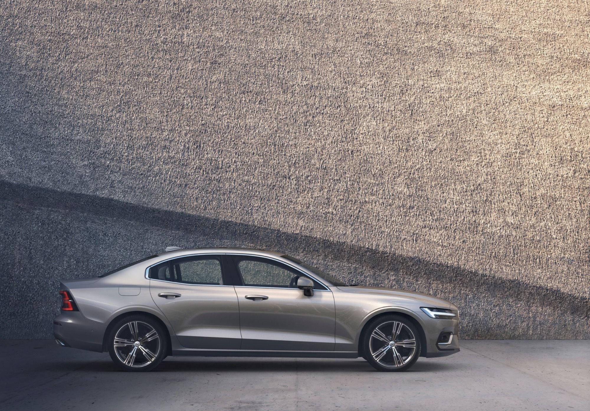 2022 Volvo S60 Pricing, Photos & Specs