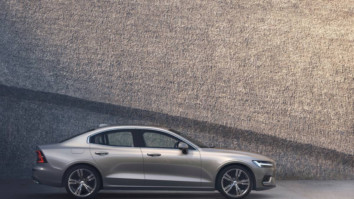2019 Volvo S60 Specs & Trims