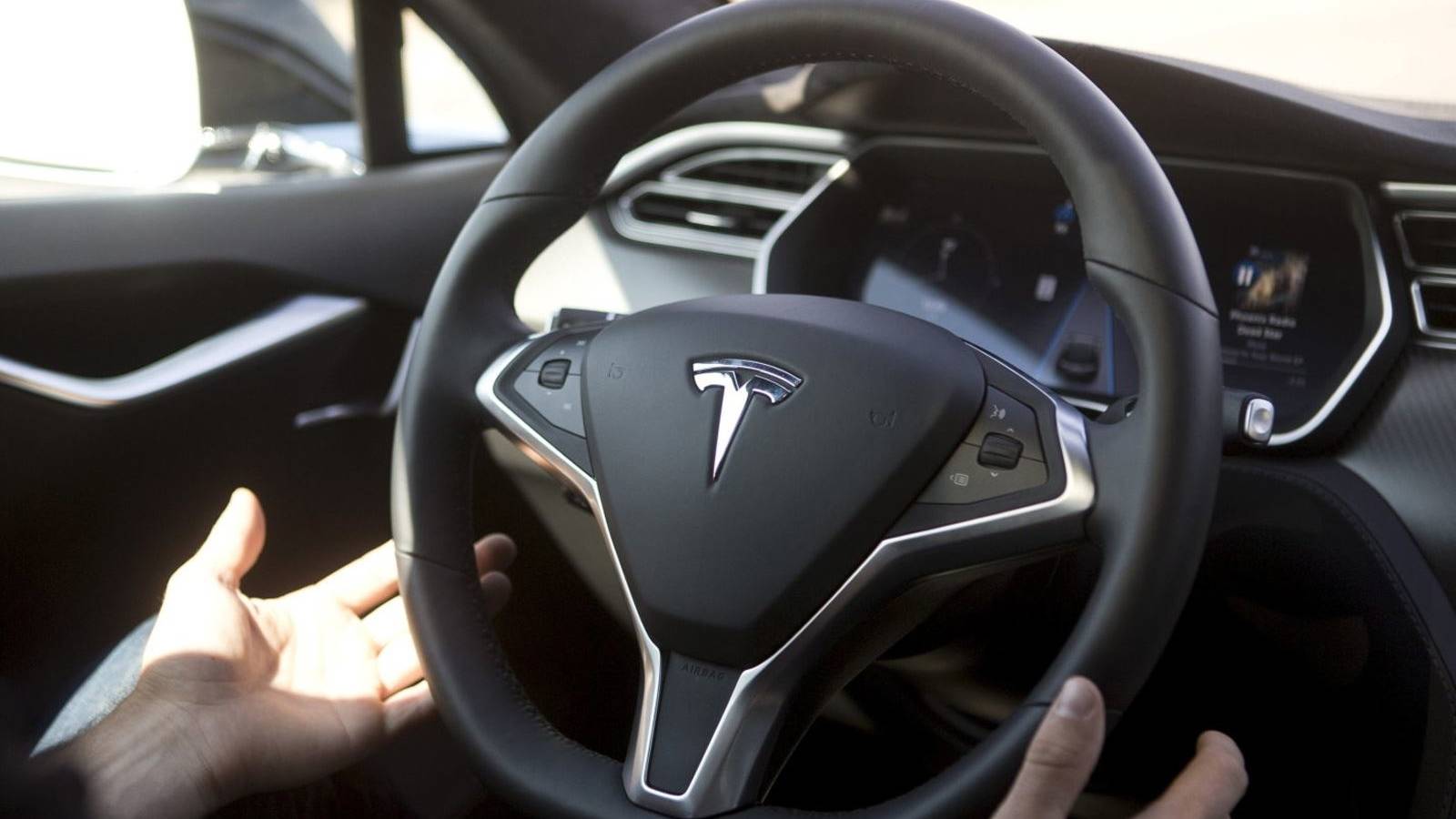Tesla-Fooling 'Autopilot Buddy' Is Now Illegal