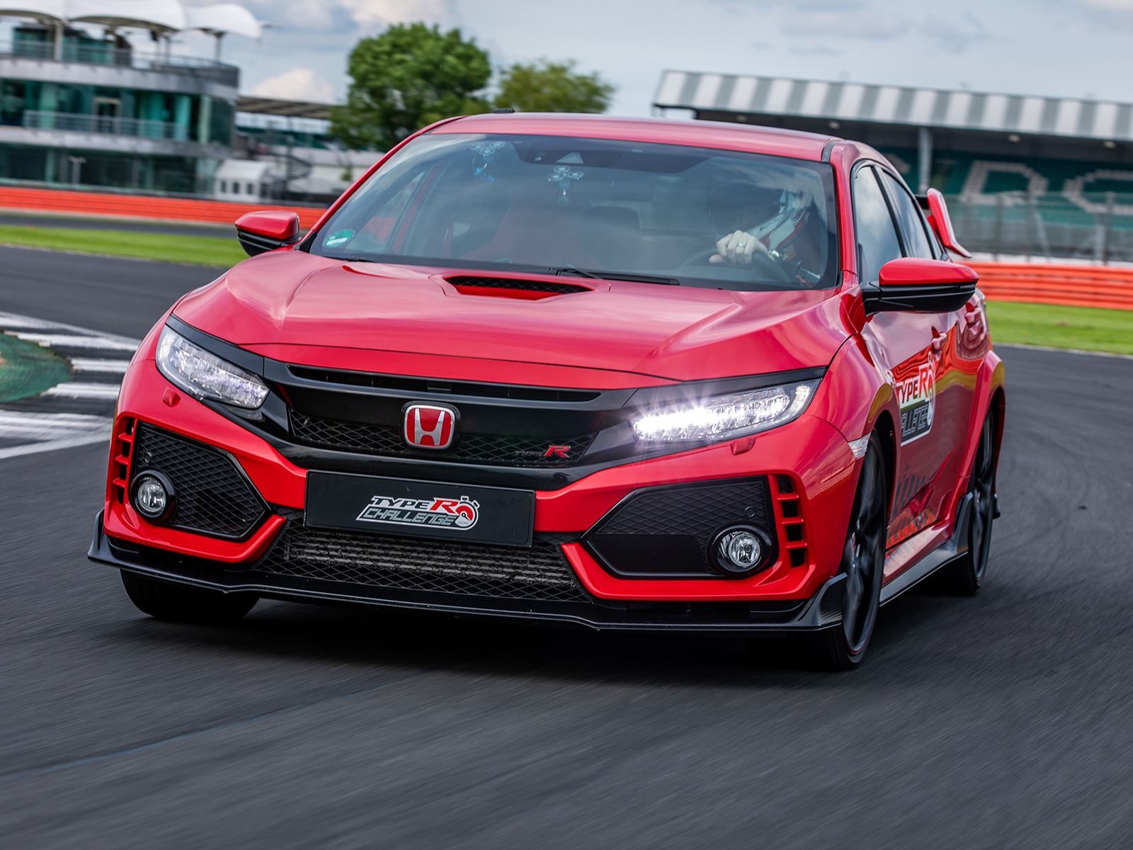 Honda Civic Type R Smashes Silverstone FWD Lap Record
