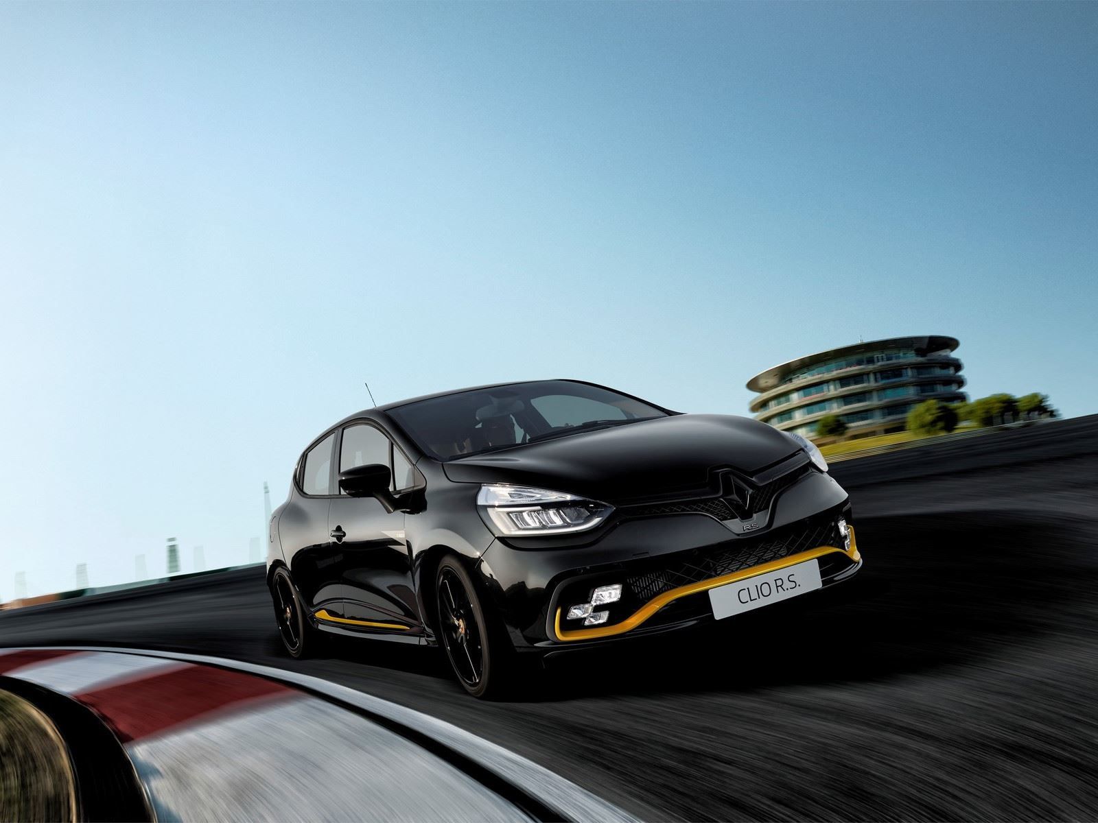 10 Incredible Small Cars We'd Love To See In The USA