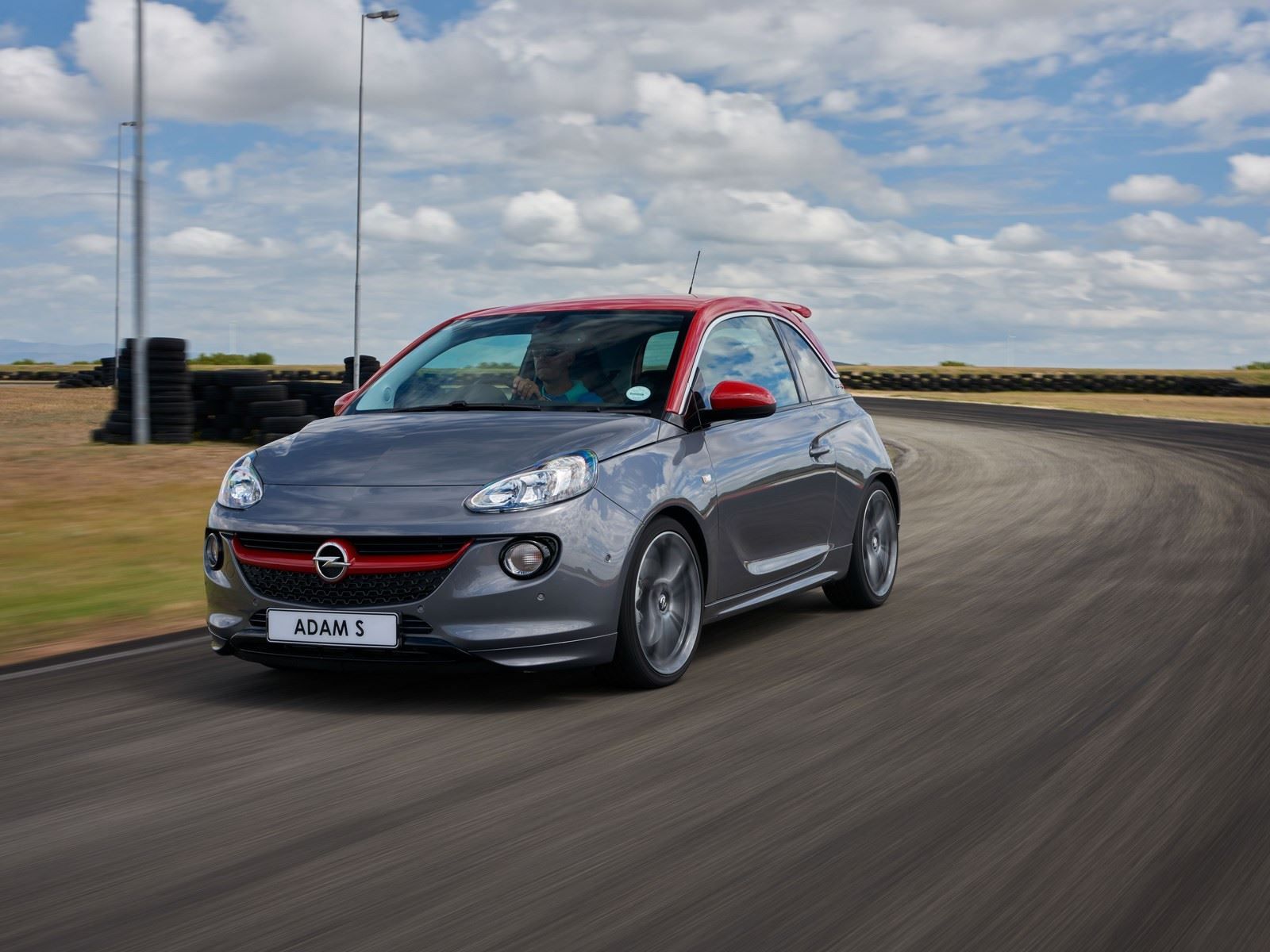 10 Incredible Small Cars We'd Love To See In The USA