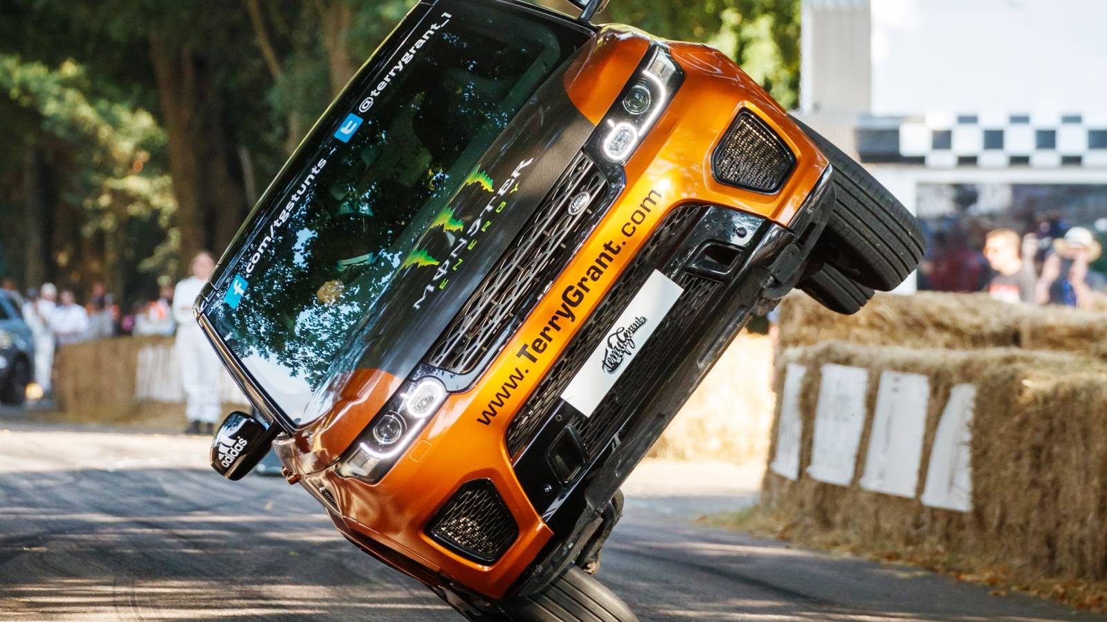 Watch A Range Rover Sport SVR Set A New World Record On Two Wheels