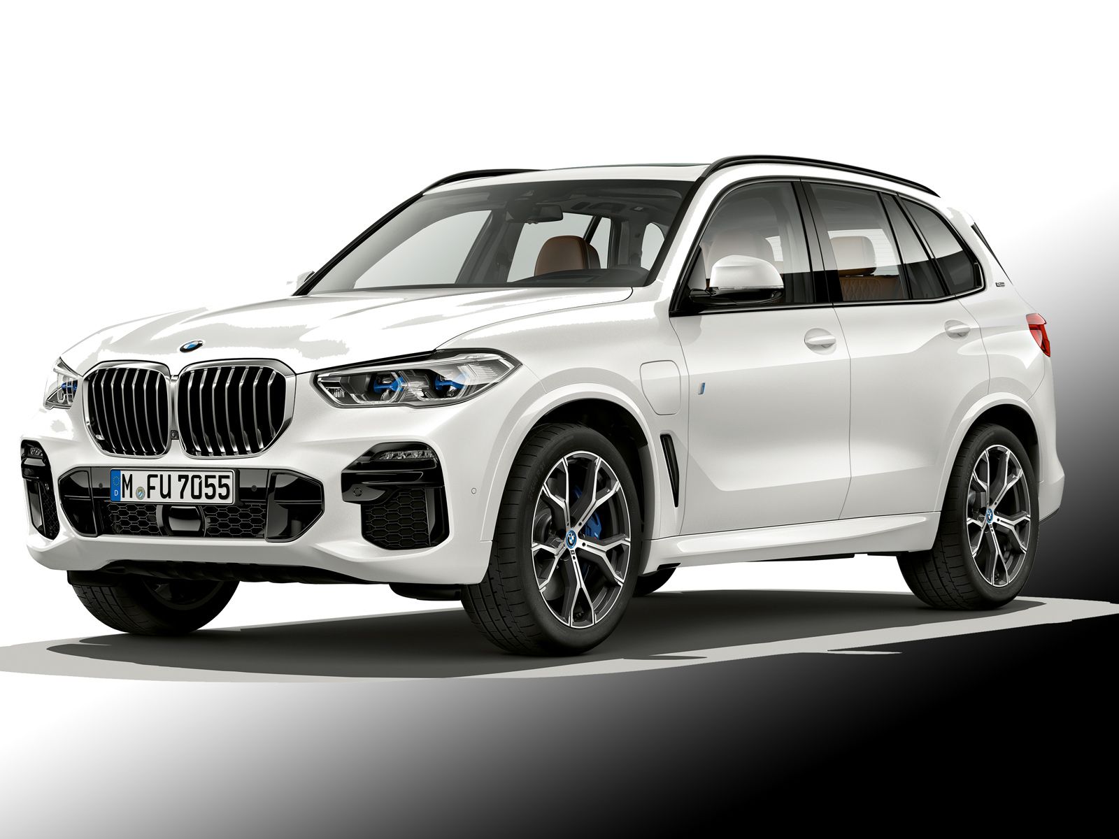 BMW Reveals New X5 xDrive45e iPerformance Model