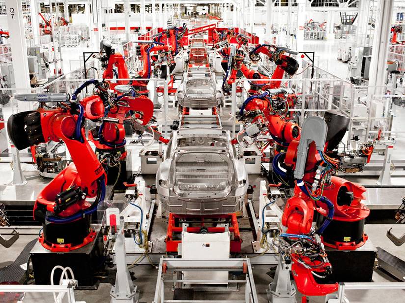 Tesla Builds Car Carrier Trailers To Speed Up Model 3 Deliveries
