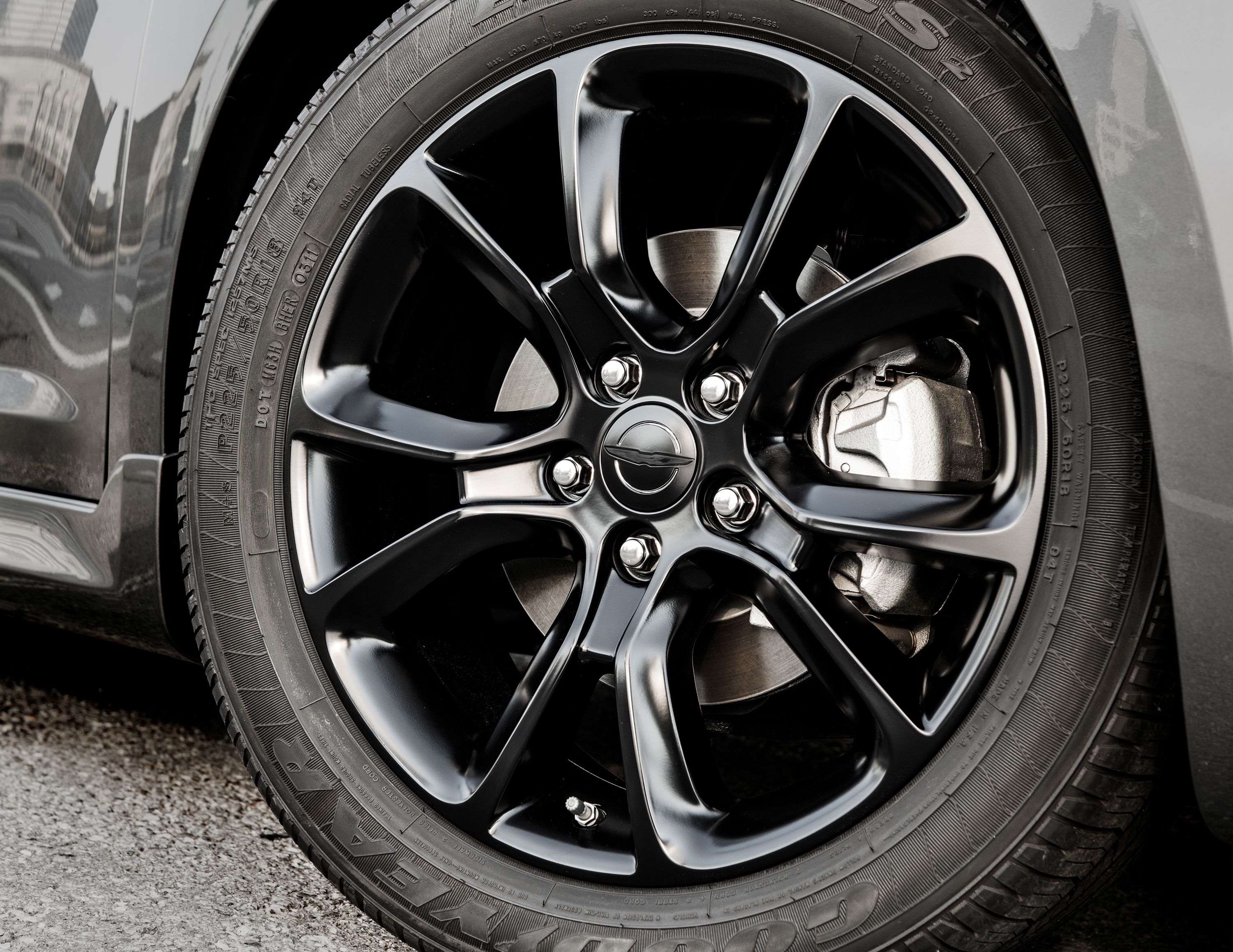 2013 Chrysler 200 Sedan Exterior Photos