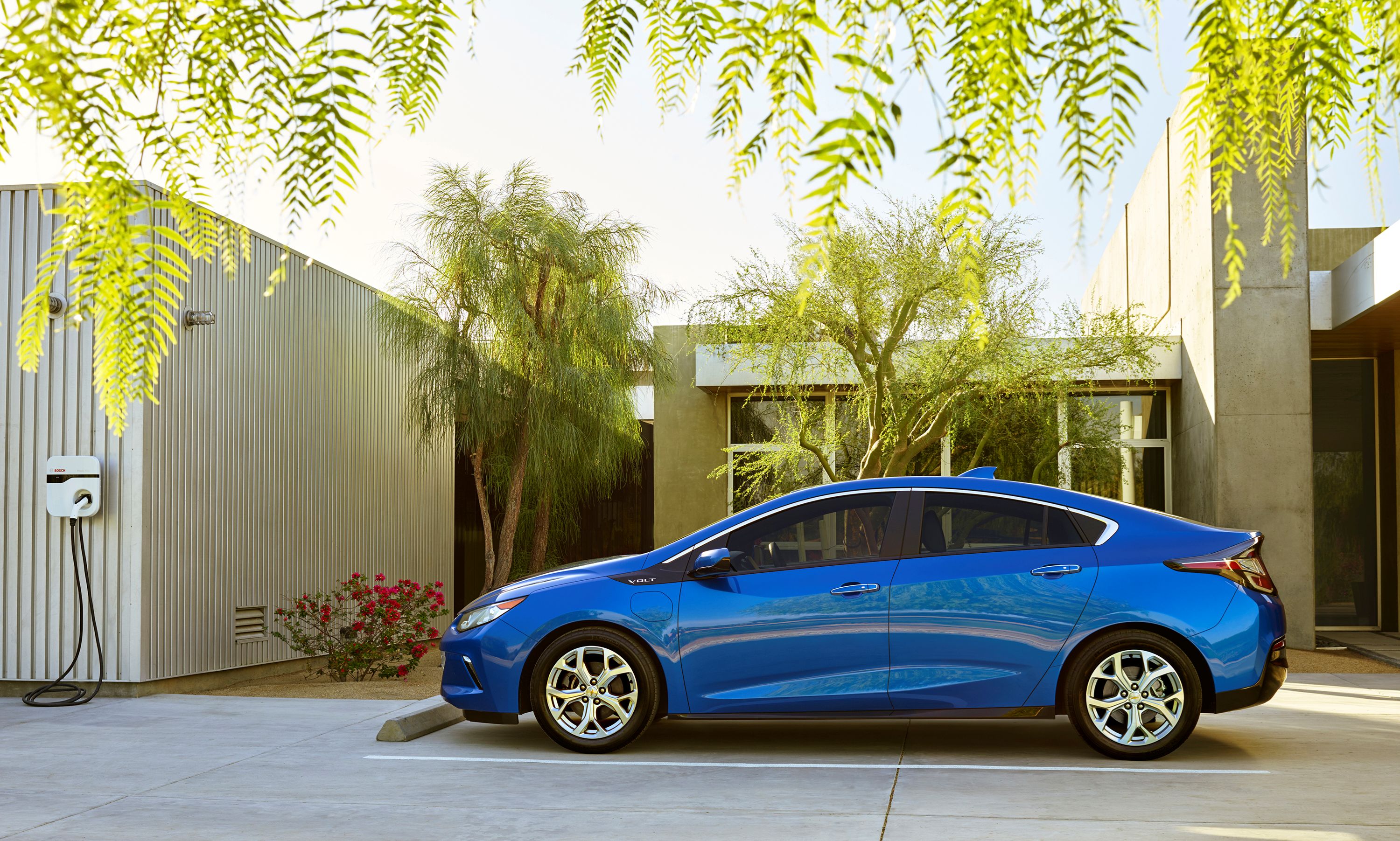 2019 Chevrolet Volt Pricing, Photos & Specs