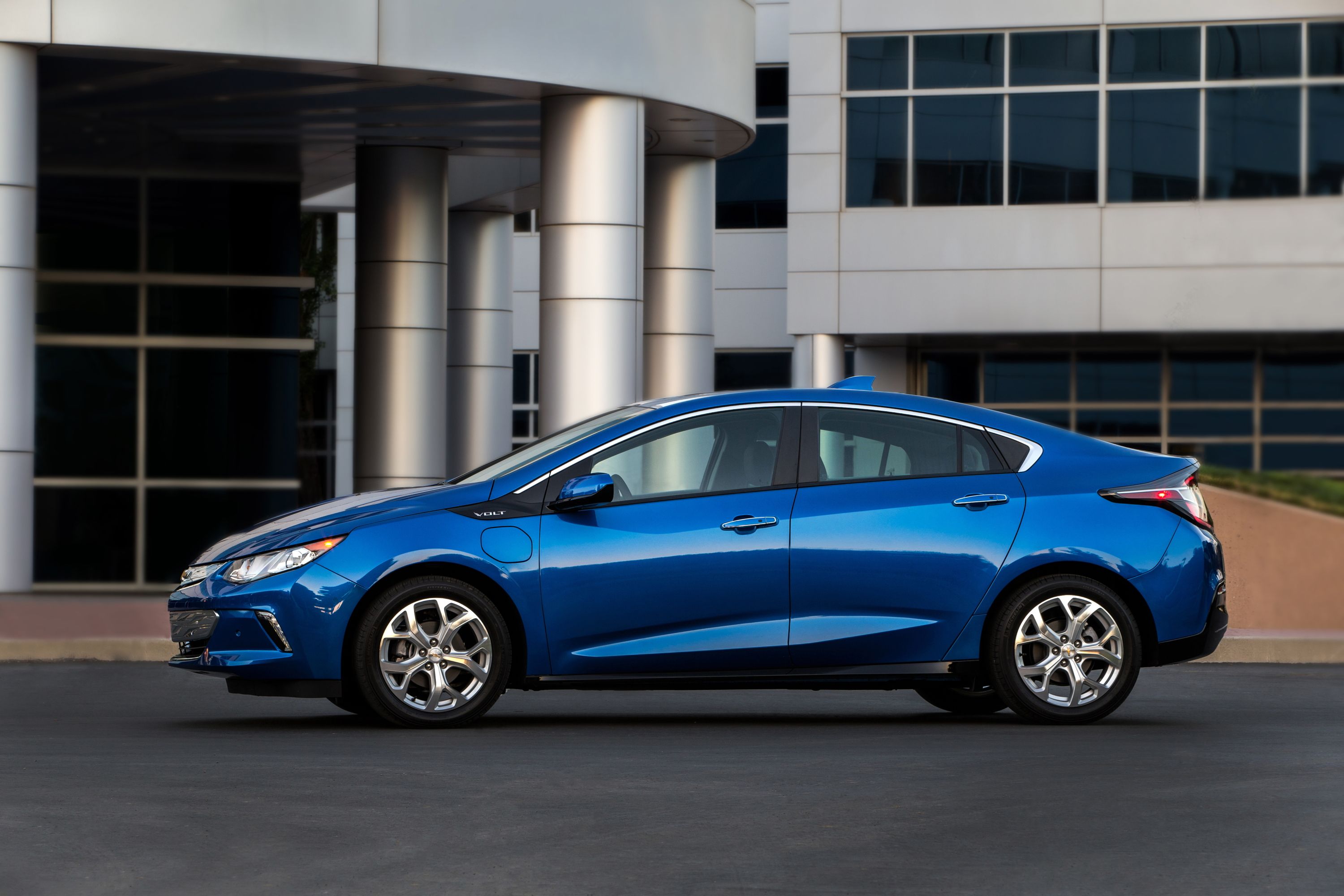 2019 Chevrolet Volt Pricing, Photos & Specs