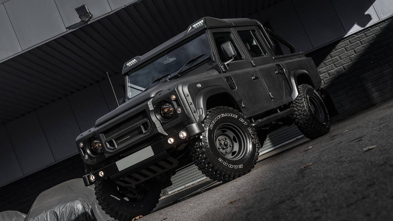 Pimped Land Rover Defender Is One Mean Looking Pickup