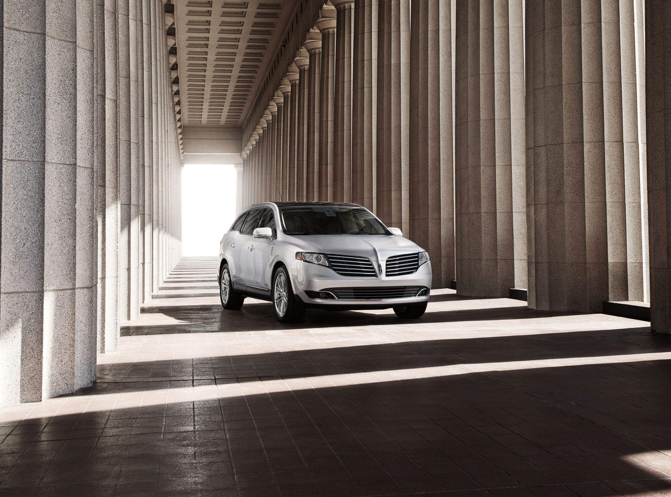 Lincoln MKT: Review, Pricing, Photos, and Specs