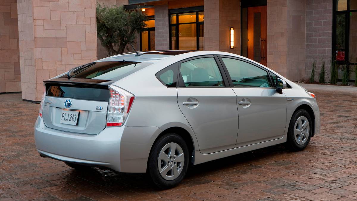 2010 Toyota Prius Pricing, Photos & Specs
