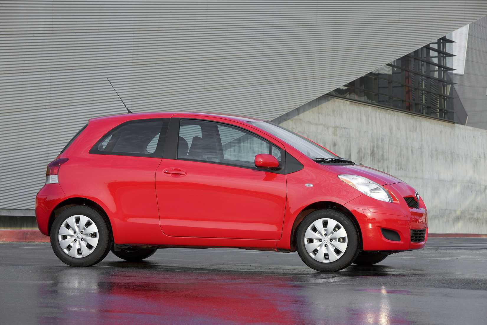 2010 Toyota Yaris Hatchback Pricing, Photos & Specs