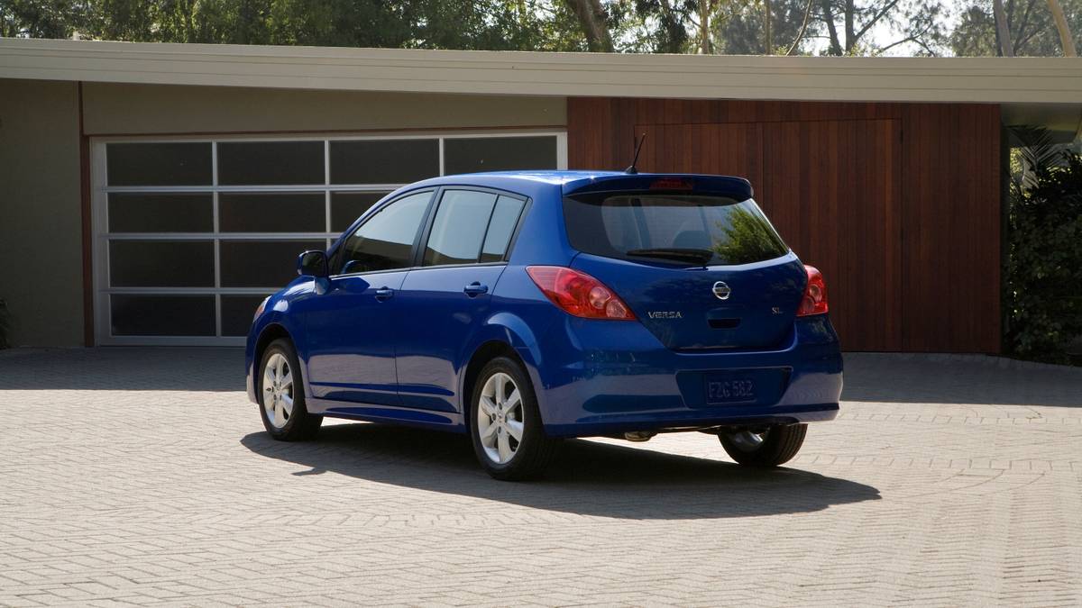 2010 Nissan Versa Hatchback Pricing, Photos & Specs