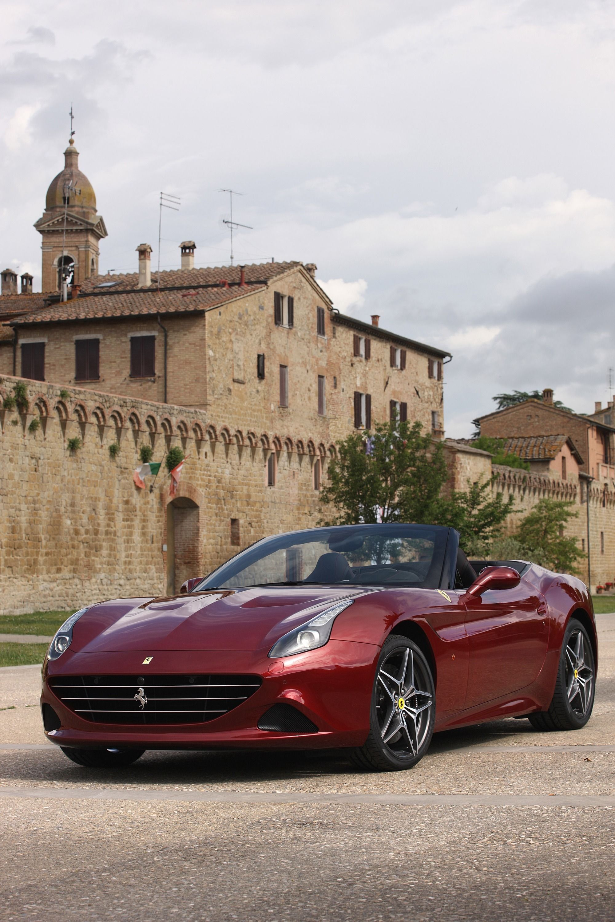 Ferrari California T: Review, Pricing, Photos, and Specs
